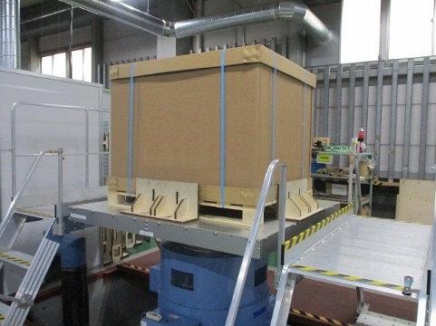 ランダム振動試験 ASTM D4728 （【輸送試験】ASTM D4169 評価試験） - 日本ビジネスロジスティクス株式会社